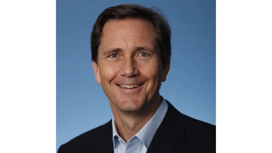 Engang familiens overhoved, nu efterladt på perronen. Mænd er ...