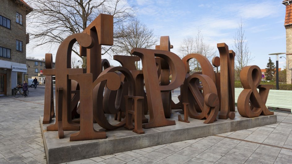 Vangede er kendt for to ting. En moderne kirke og Dan Turèll ...