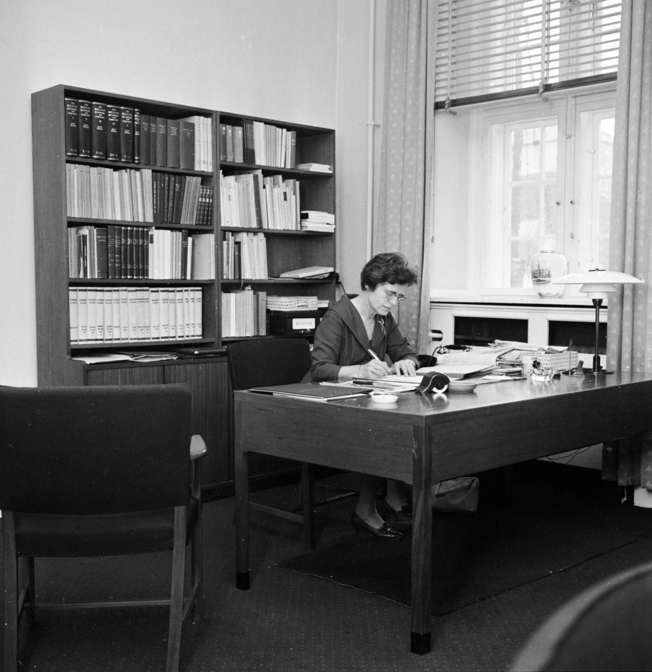 Aktivister, udegående og præster. I 1960'erne tog kvinder en endnu ...