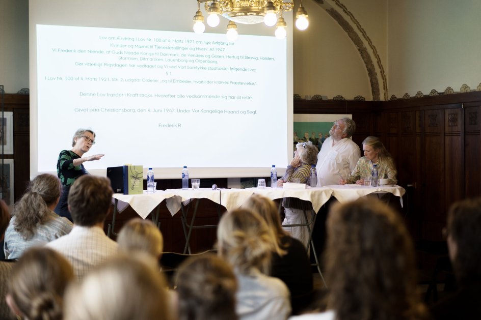 Ligestillings-debat i kirken: Et "opgør mod patriarkatet" eller et ...