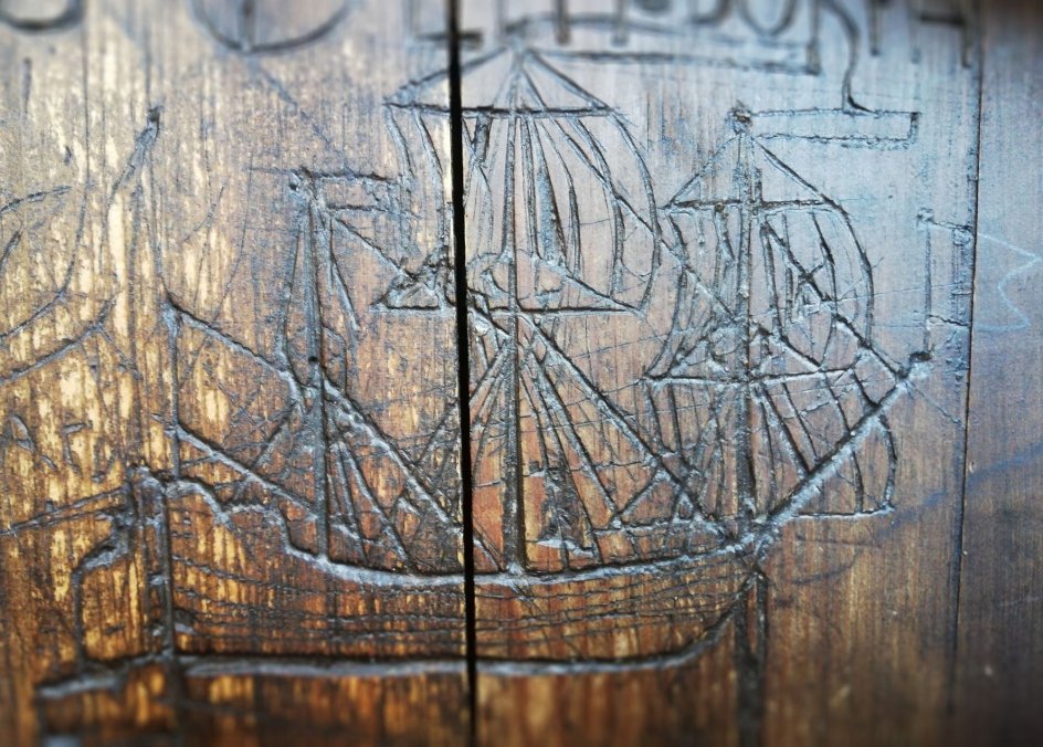 Landets kirker er fyldt med "skibsgrafitti". Men betydningen har været ...