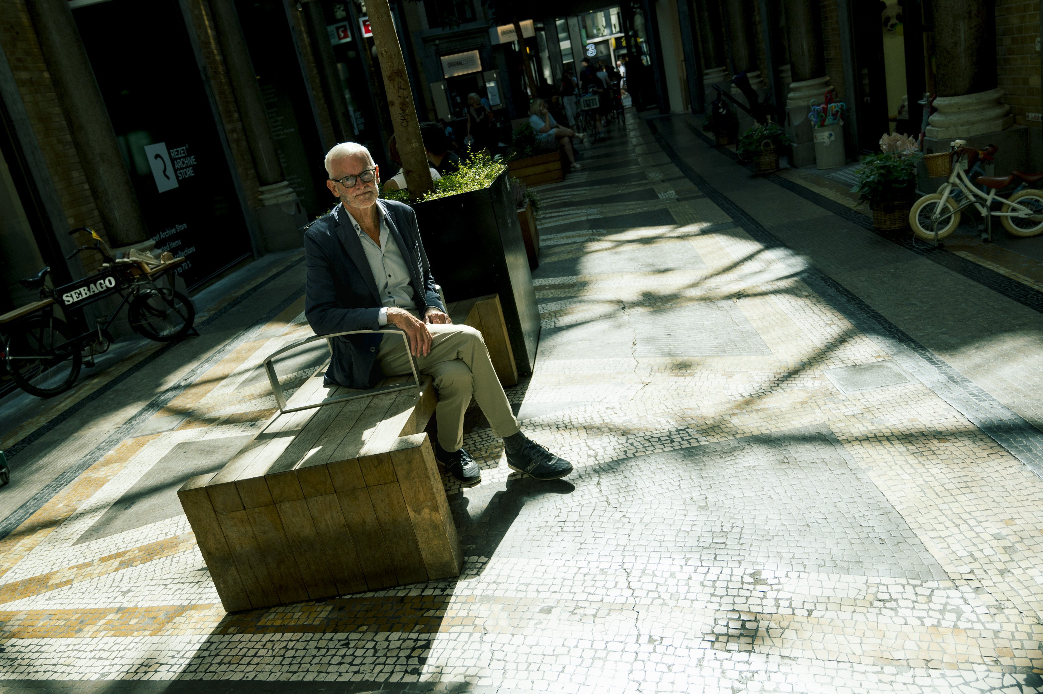 Tidligere Gyldendal-direktør: Jeg er bange for, at man mister sansen for, hvad en bog er ...