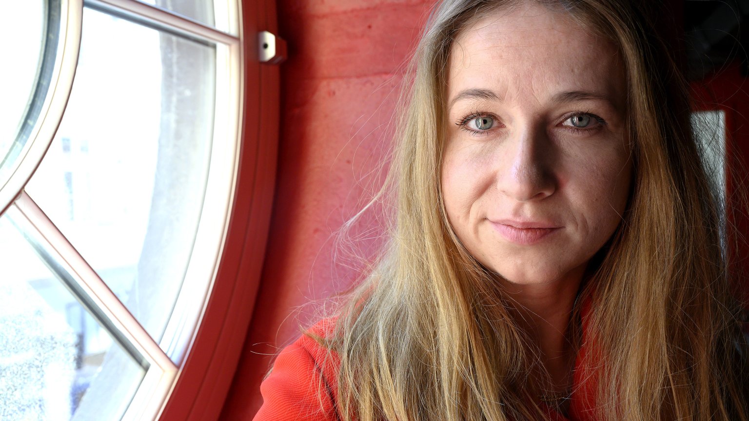 Fra "Badehotellet" til "Budbringerens fodtrin": Kendt skuespiller vil lave sit eget salmeshow ...