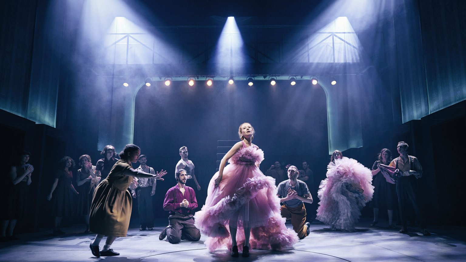 Aarhus Teater opsætter musical i en stærkt musikalsk og æstetisk ...