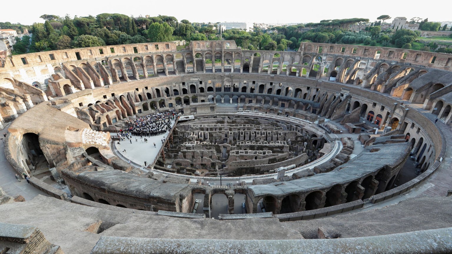 Vesten frygtes at gentage Romerrigets fald. Men det er ikke for sent at ...