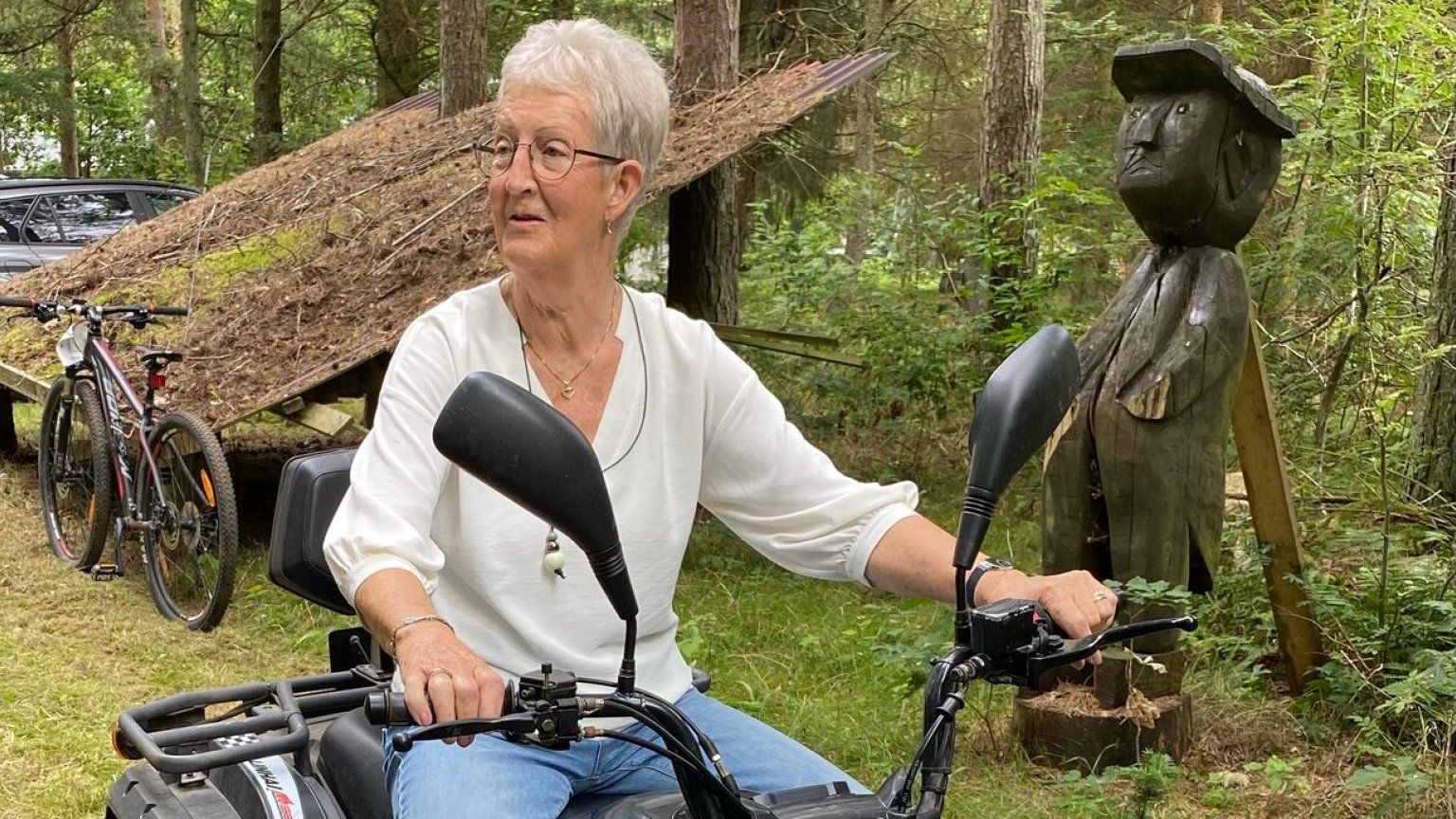 Når nogen i byen Thorsø havde det svært, rakte Nancy Bertelsen ud ...