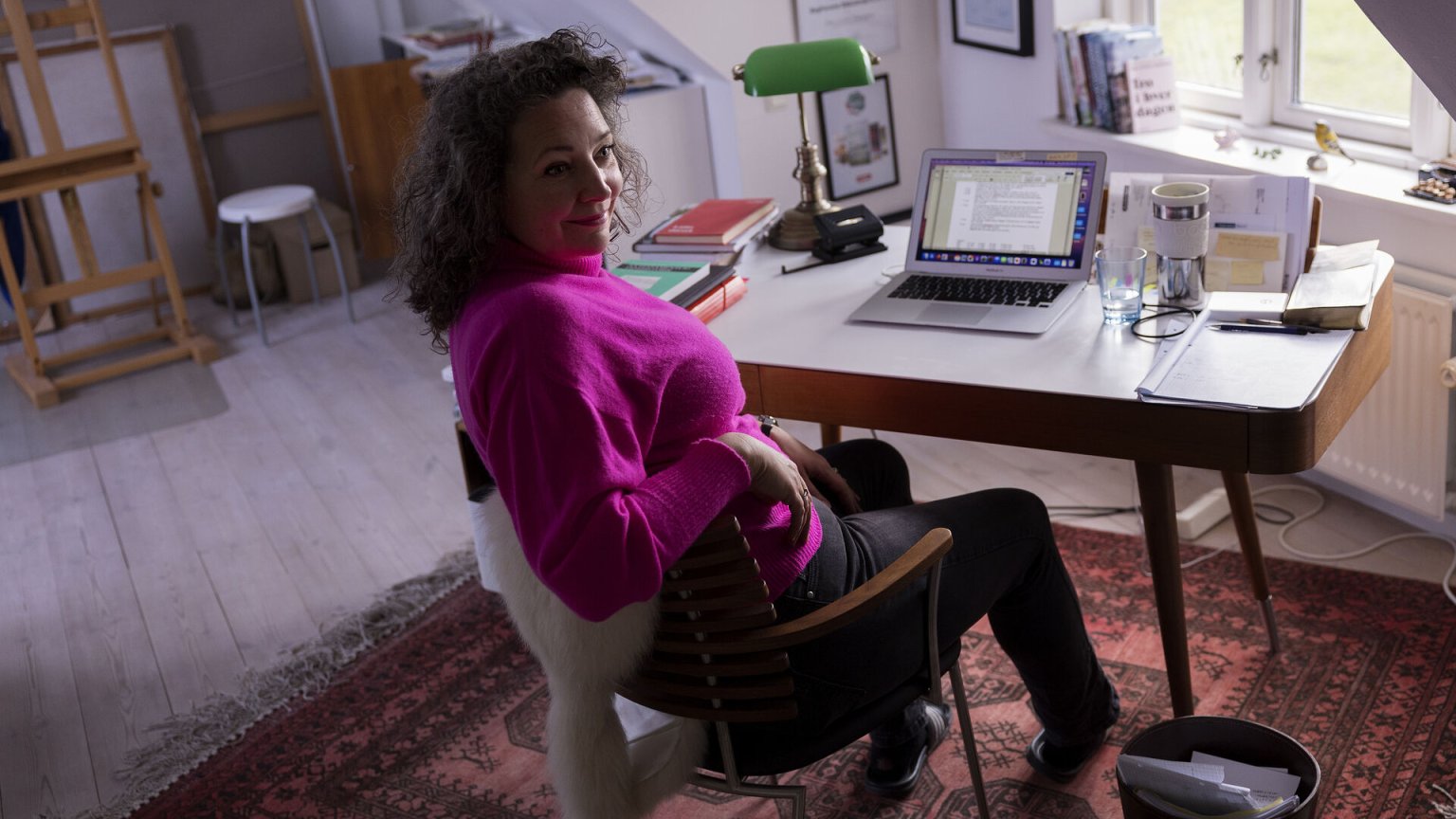 Skønlitterære forfattere skal bidrage til ny bibeloversættelse. Her er ...