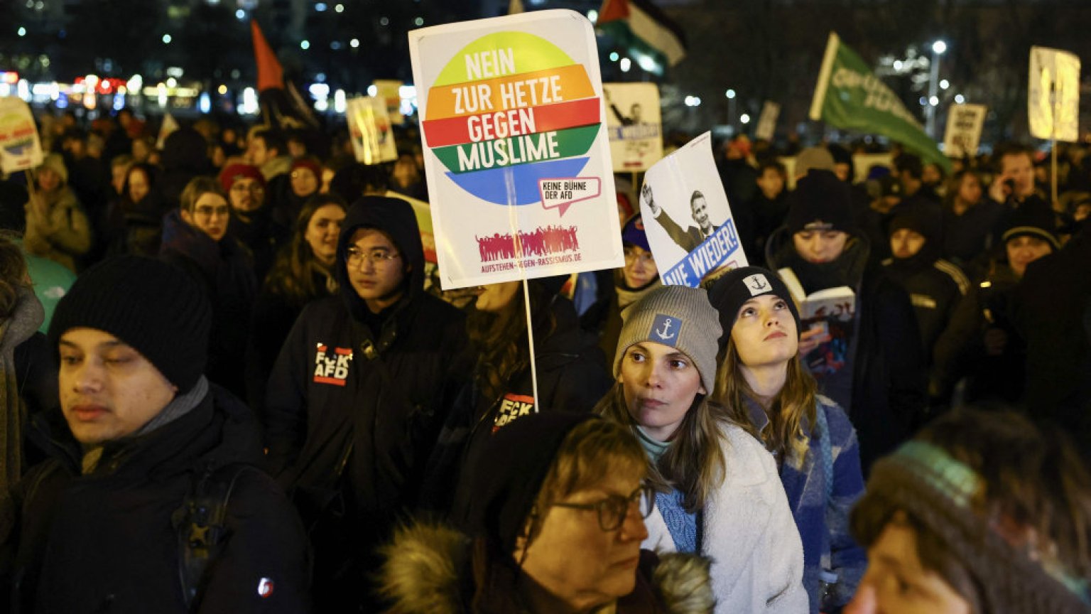 Indbyggere i tyske storbyer går på gaderne for at demonstrere mod AfD ...
