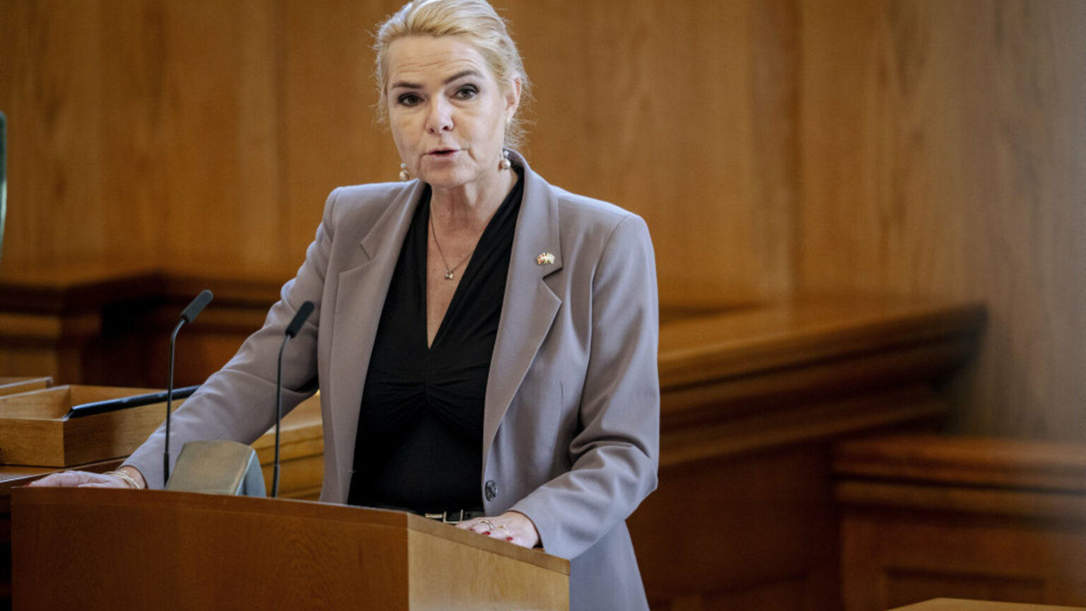 Støjberg garanterer ti bud for kommunale stramninger mod islam ...