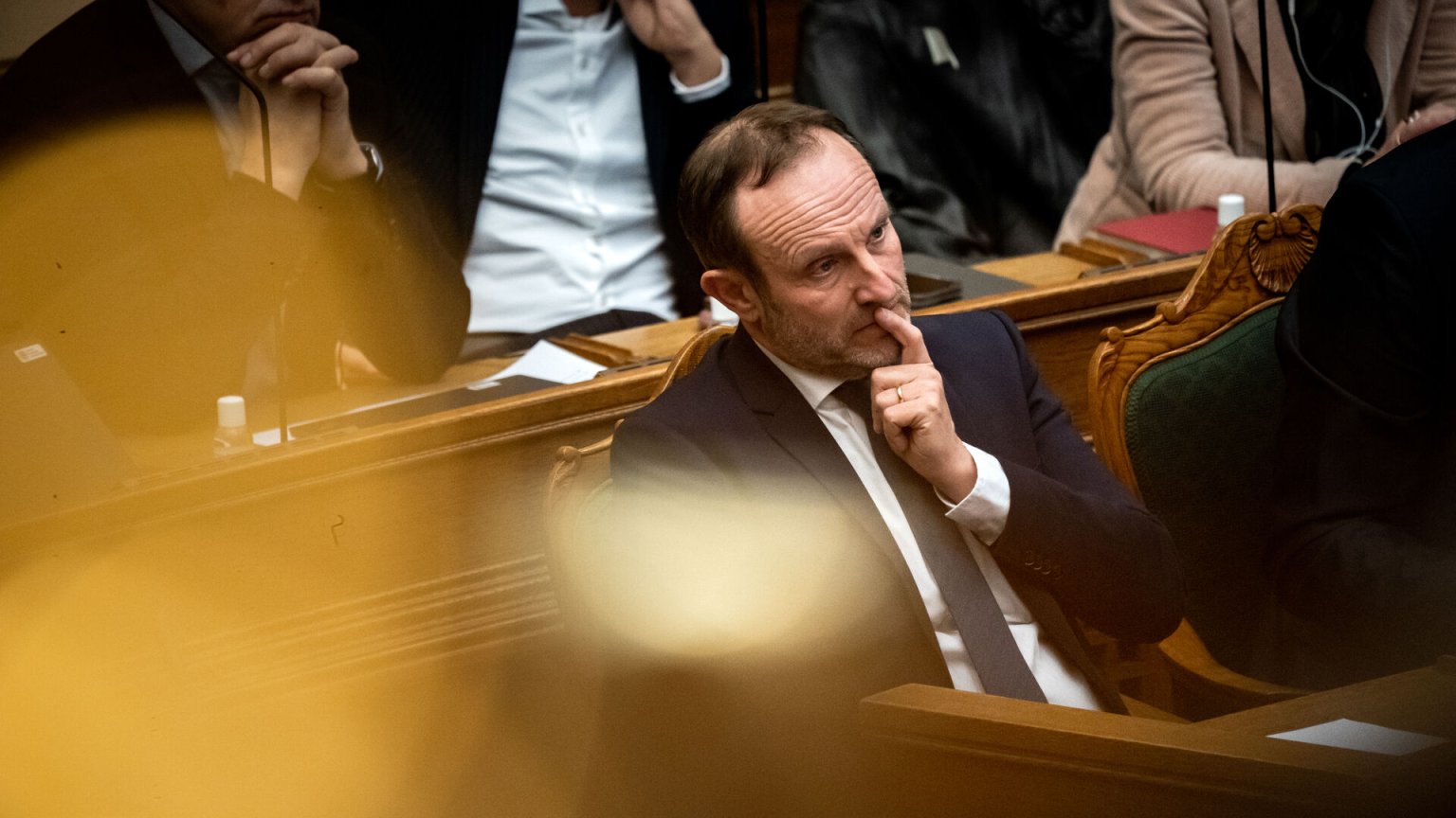 Partiveteran om kovending i bededagssagen: "Radikale Venstre ender med ...
