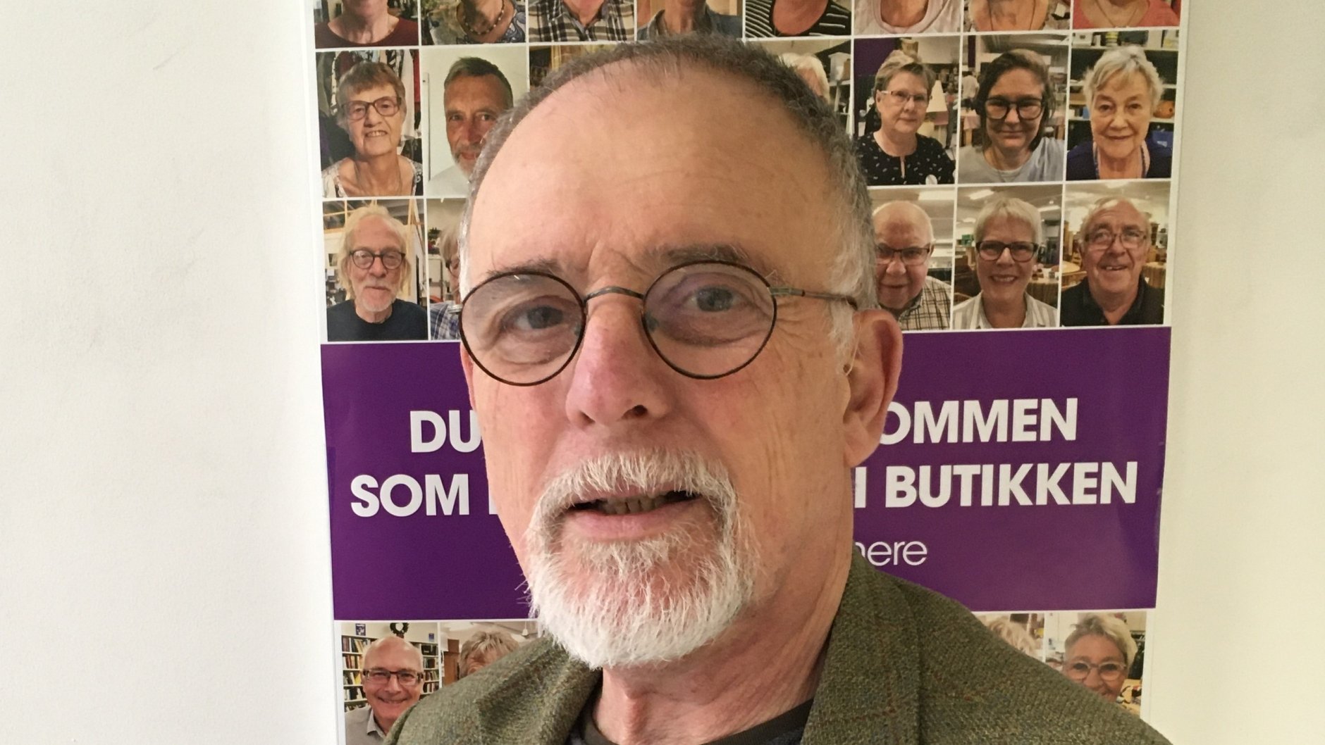 Johnny har lånt en bil og vil hjælpe ukrainske flygtninge til Danmark ...