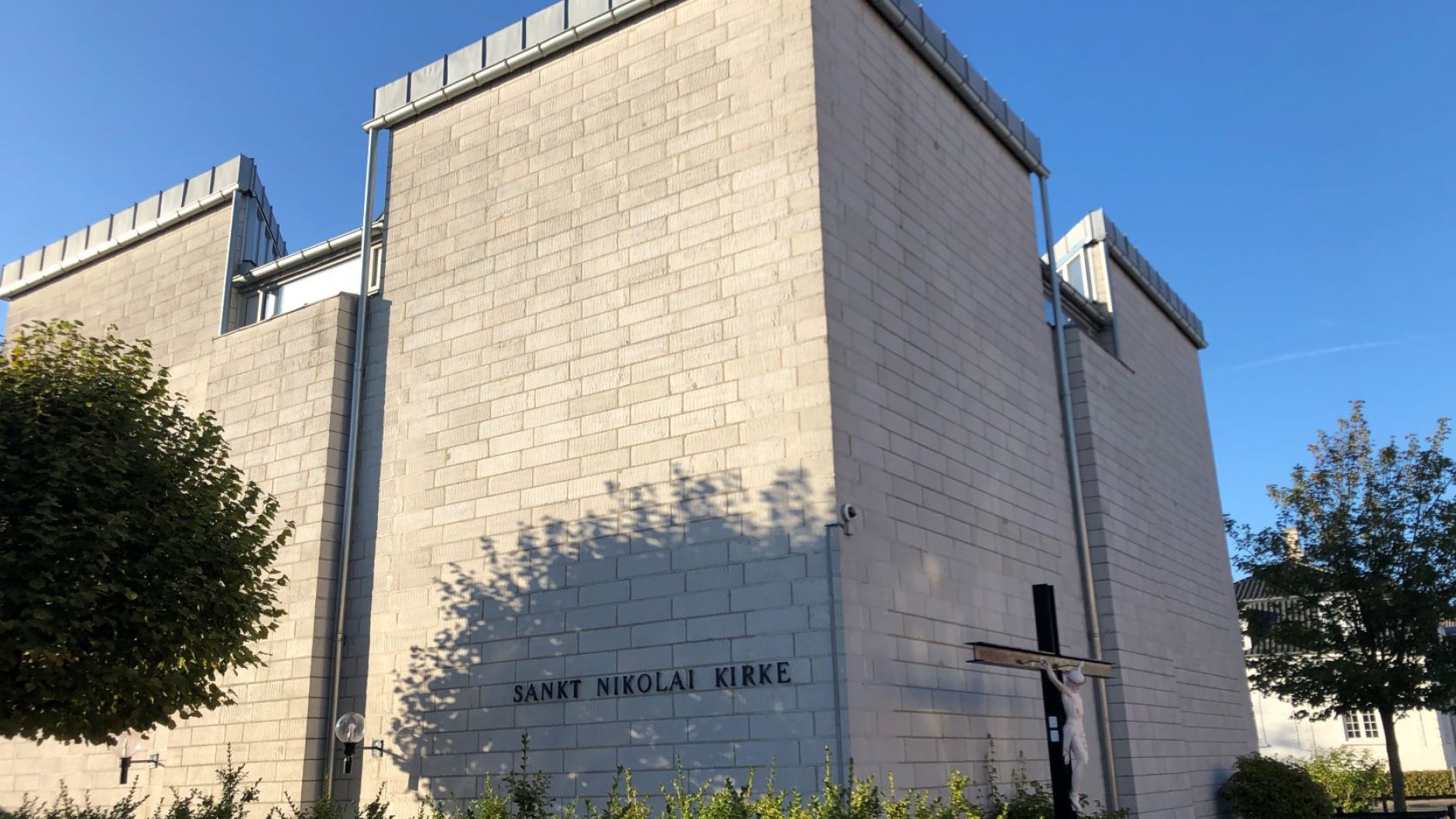 Katolicismens hvide borg i Esbjerg blev tegnet af selvsamme, som står ...