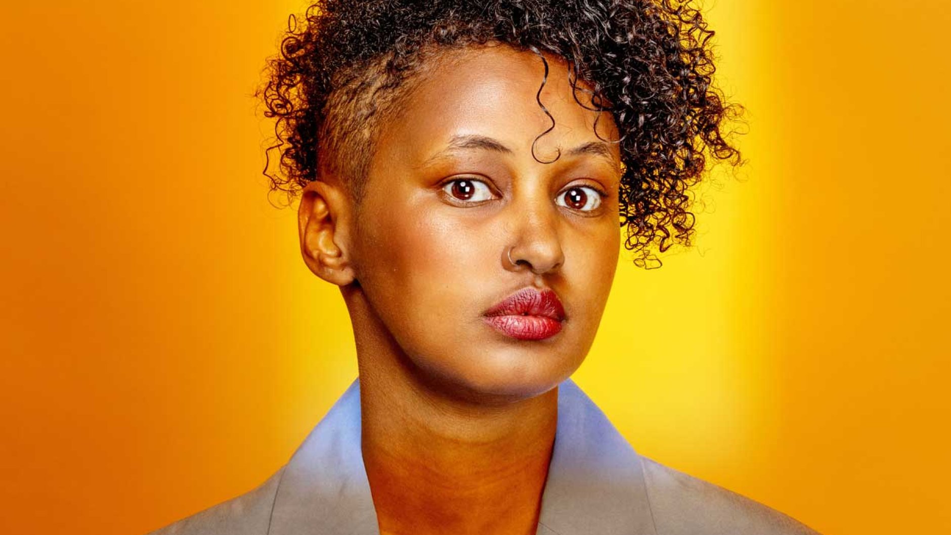 Amina Elmi kom til Danmark fra Somalia som tre-årig. Nu er hun årets ...