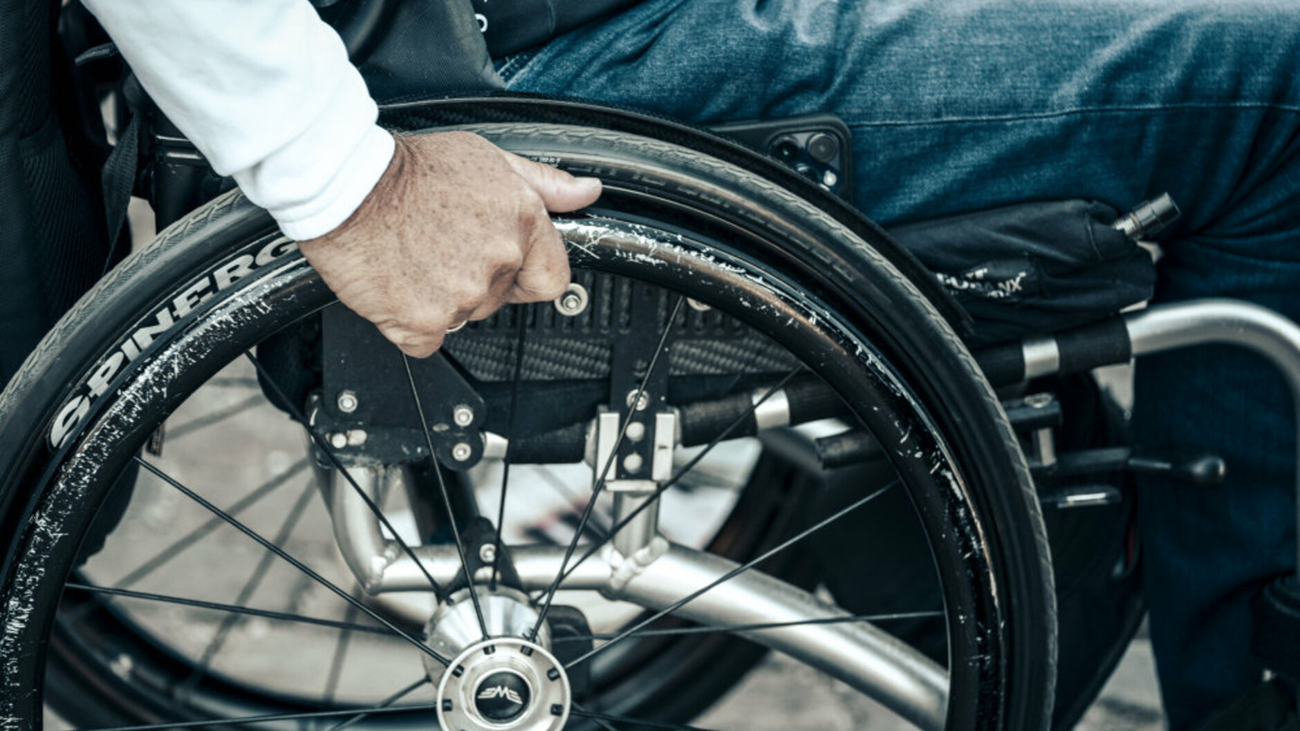 Hver tredje person med handicap trækker sig fra fællesskaber ...