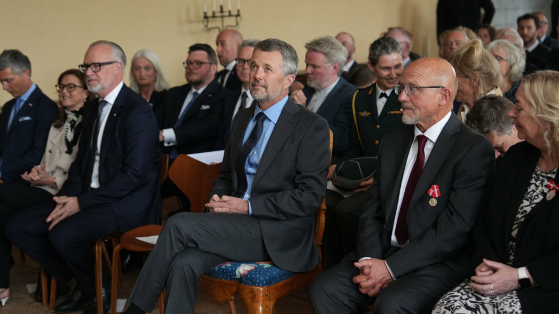 Kong Frederik indvier ny samling af danske ridderordener i Hillerød ...
