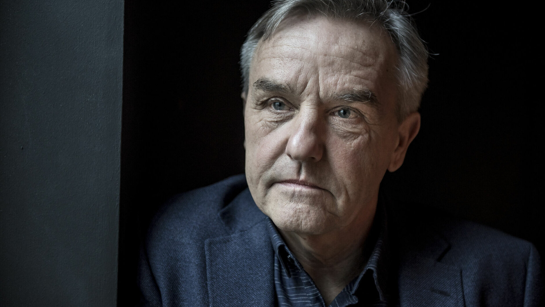 Han har før portrætteret H.C. Andersen. Nu er han aktuel med rørende og ...