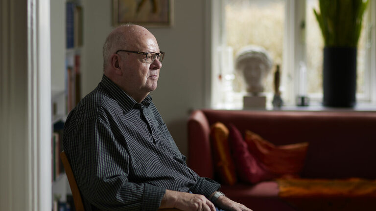 Uffe Østergaard ved ikke, hvad han tror på. Men han har meldt sig ind i ...