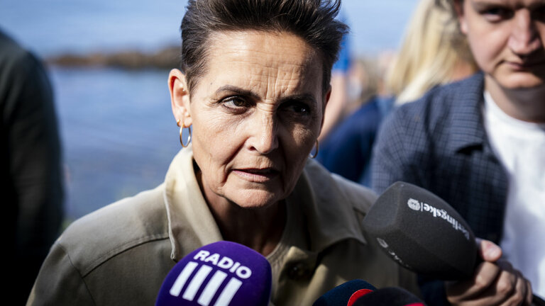 Pia Olsen Dyhrs rådgiver trækker sig | Kristeligt Dagblad