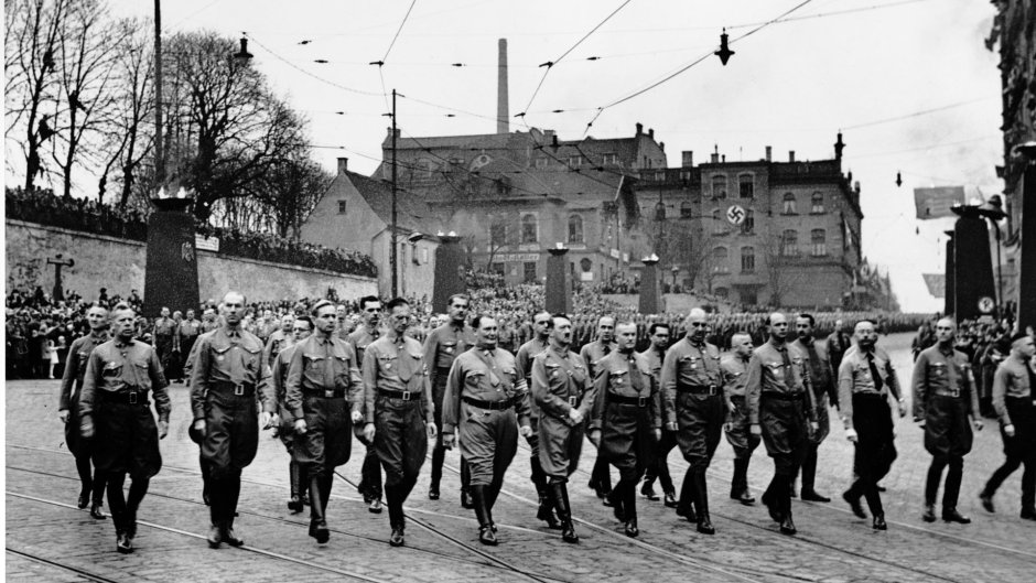 Et genialt greb: Eksilroman illustrerer djævelsk pagt mellem nazisterne ...