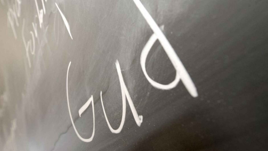 Præst: Hvis vi bekender os til en treenig Gud, som kun er hankøn, så ...