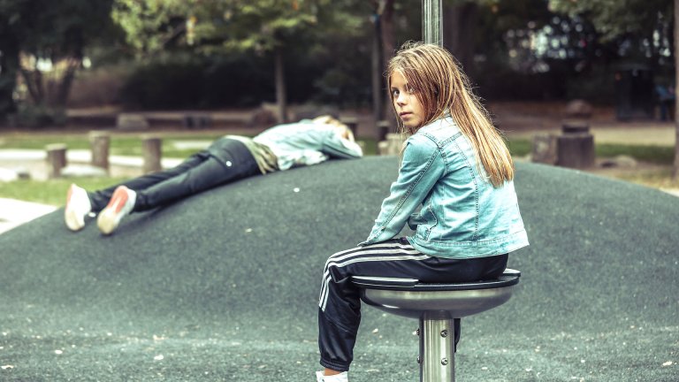 Når børn og unge mistrives, peger pilen ofte på mor. Men det er forkert ...