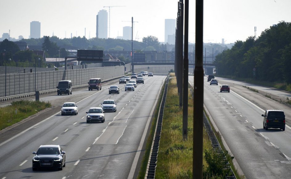 Motorvej på Amager spærret efter anmeldelse om kast fra bro ...