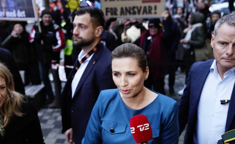 Mette Frederiksen tog den ulovlige beslutning om at aflive alle dansk ...