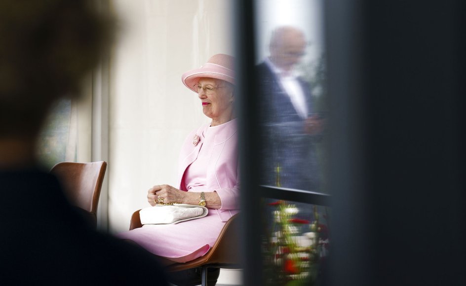 Hofreporter: Dronningen slår en kile ned gennem hele kongehuset med et ...