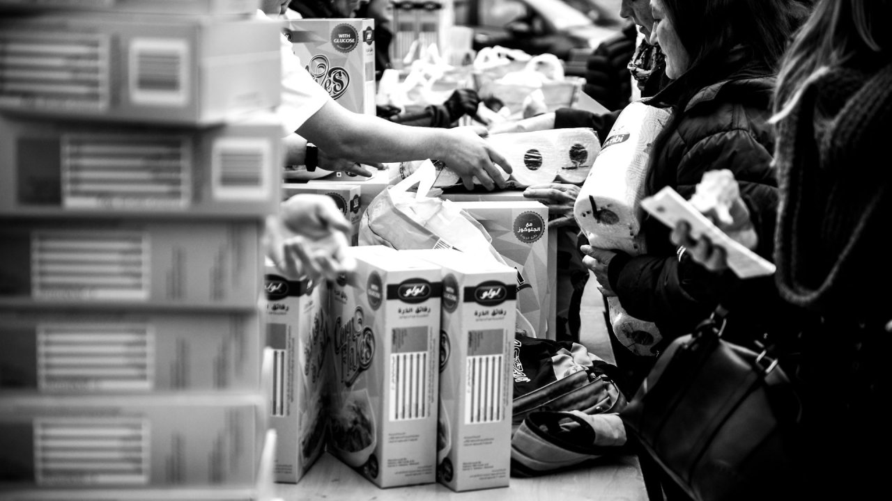 Rekordmange søger julehjælp: "Der er total desperation" | Kristeligt ...