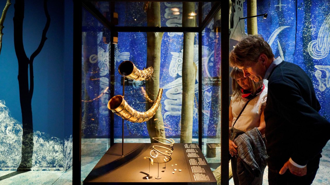 På Moesgaard taler ny historisk udstilling direkte ind i nutiden ...