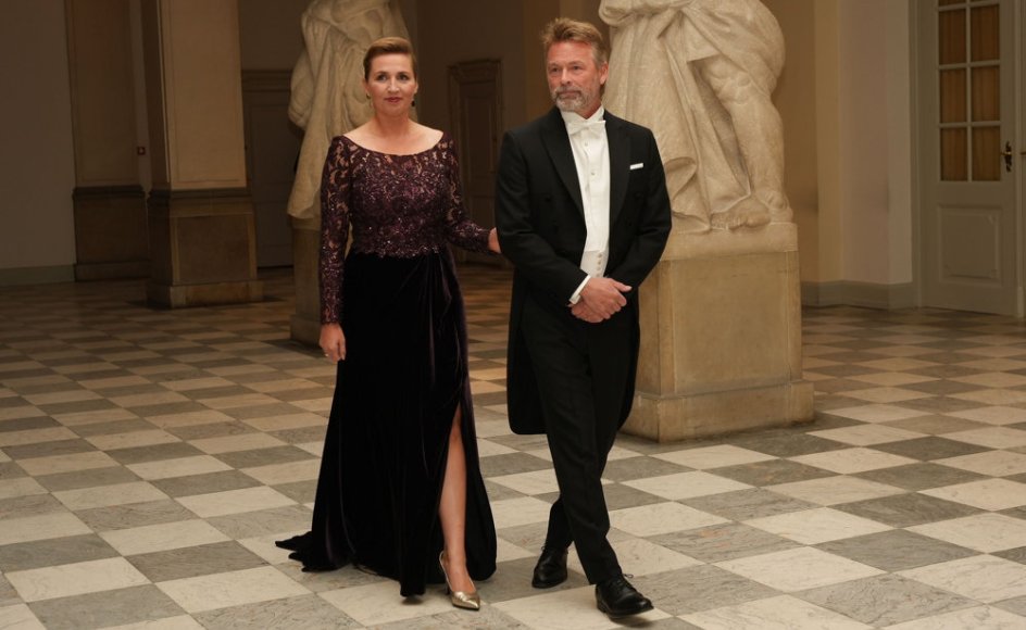 Syg dronning Margrethe blev hjemme da politikere fejrede hende ...