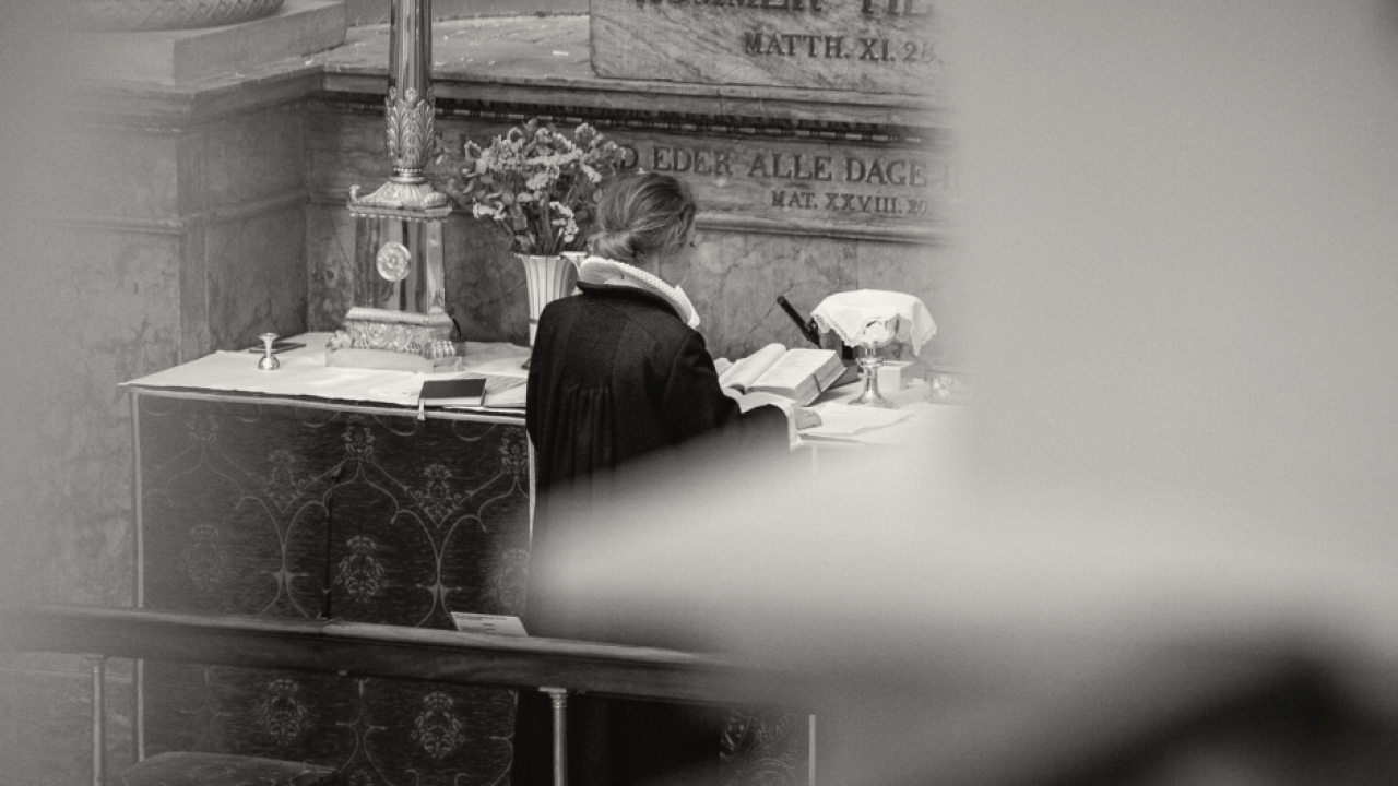 Flere dropper folkekirken: Presset økonomi og negativ omtale kan være ...