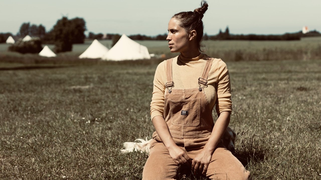 Anna Falch: Nogle gange må man overgive sig til morkroppens magnetisme ...