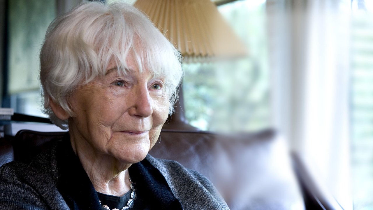 Hanne Marie Svendsen fylder 90 år: Humor er en god overlevelsesstrategi ...