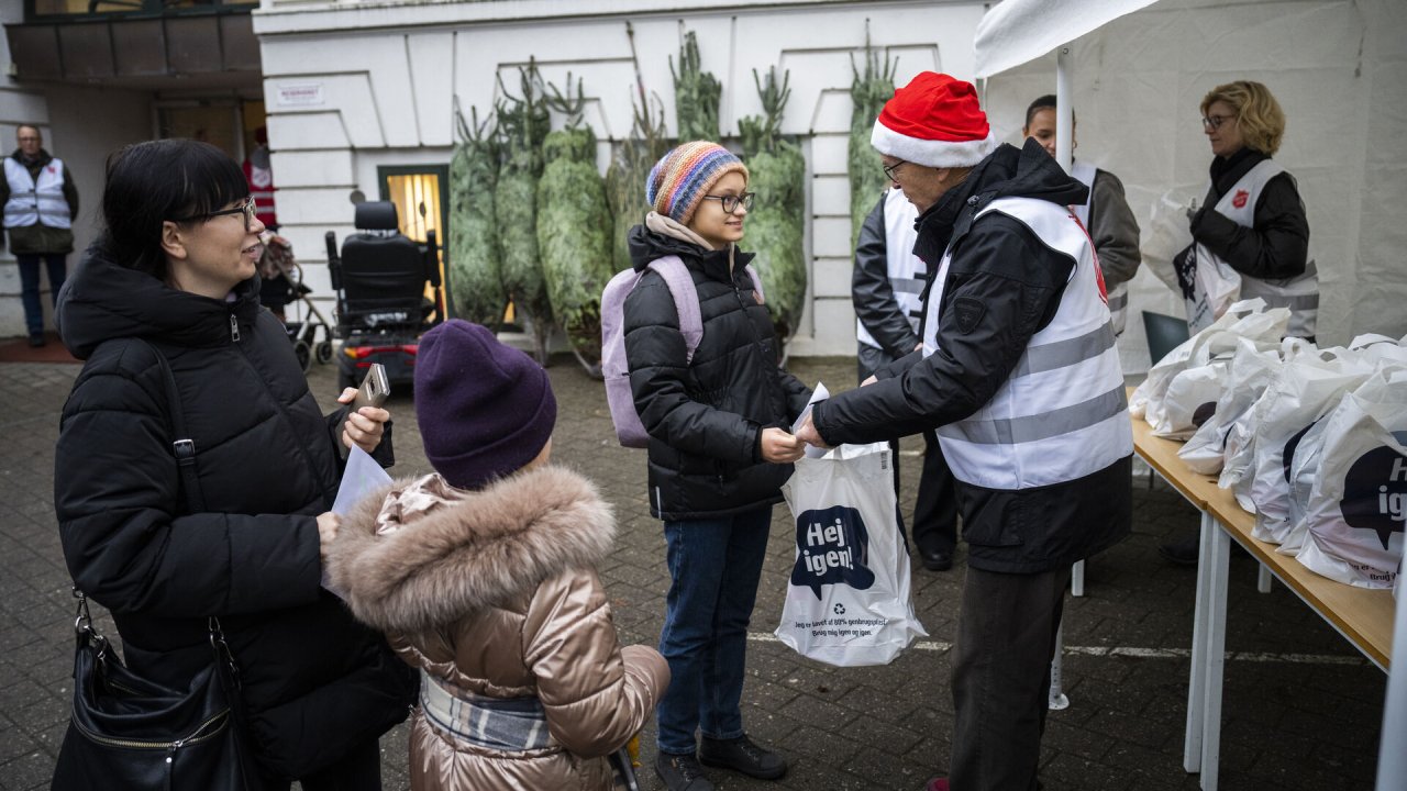 Bettina Post: Julehjælp er en smuk gestus, men den er også en ...