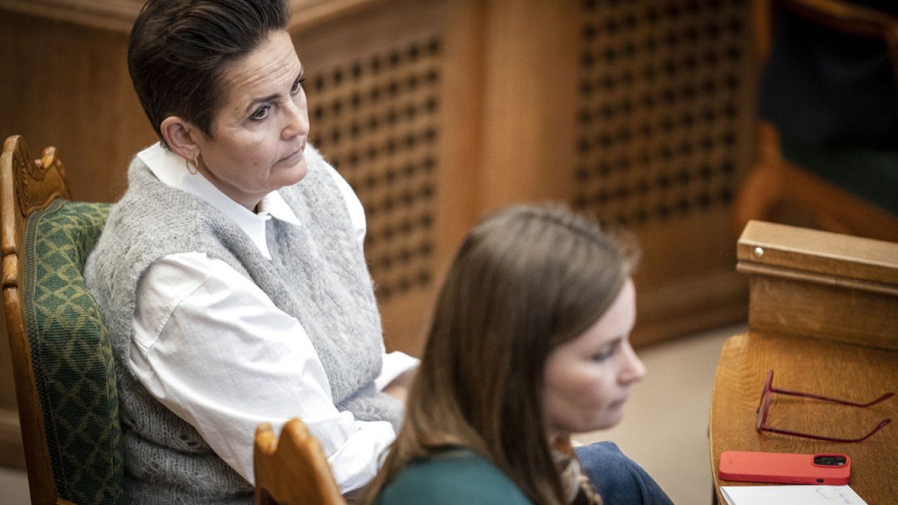 Pia Olsen Dyhr truer regeringen med rød bog: Overhold aftalerne | Kristeligt Dagblad