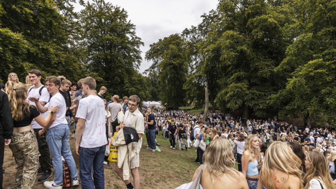 Færre smadrede flasker efter årets puttefest i Dyrehaven | Kristeligt Dagblad