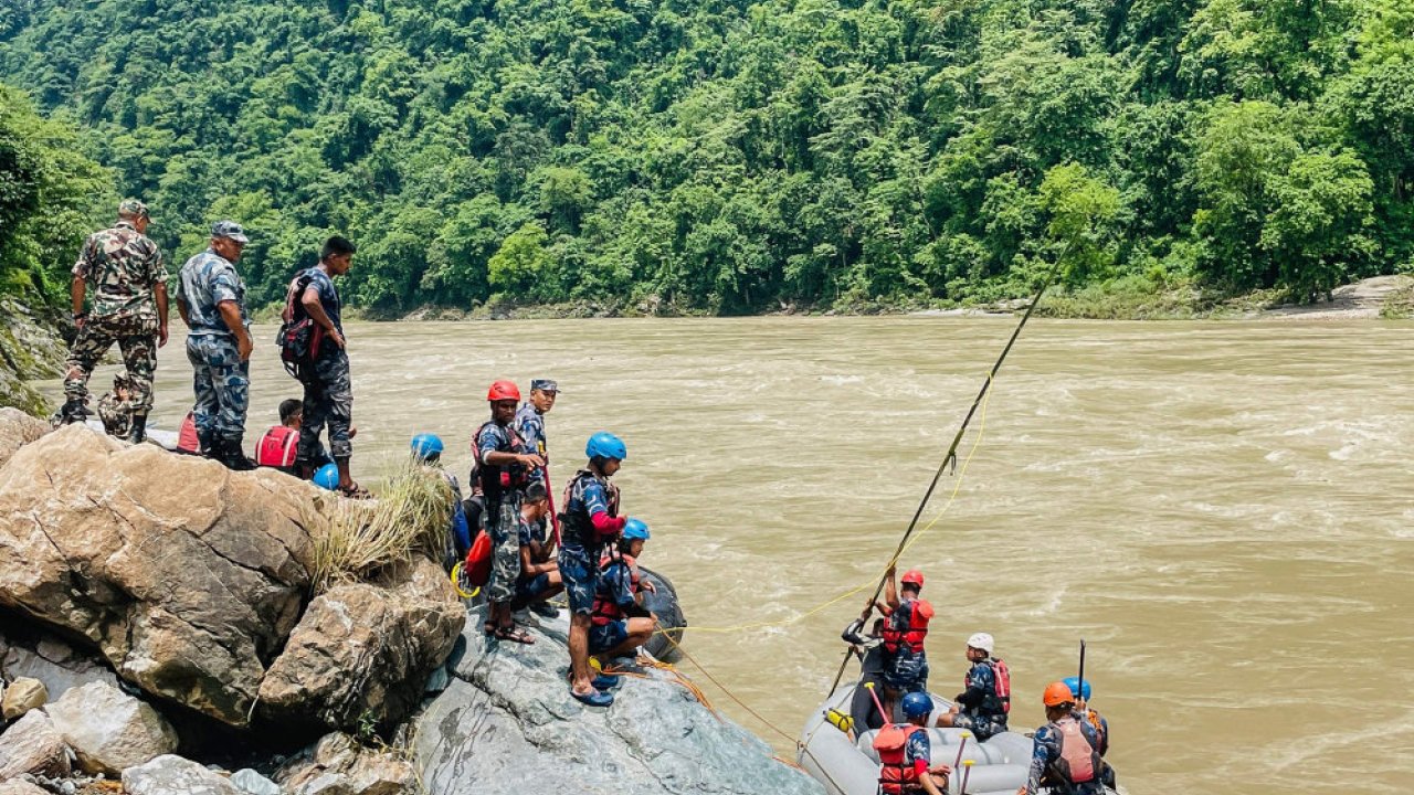 55 personer er forsvundet i flod efter busulykke i Nepal | Kristeligt Dagblad