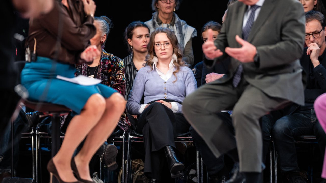 Aki-Matilda Høegh-Dam melder sig ind i partiet Naleraq | Kristeligt Dagblad