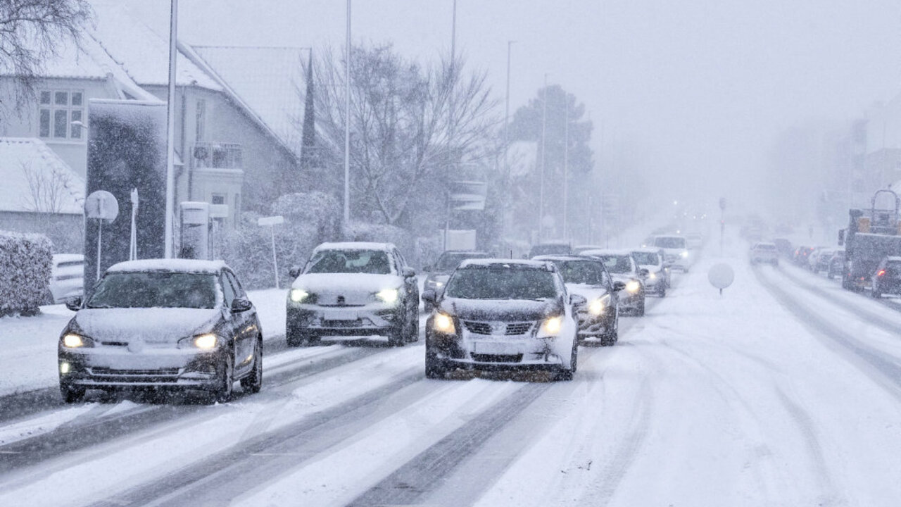 Første nedbør har ramt Jylland på dag med varsling af snestorm ...